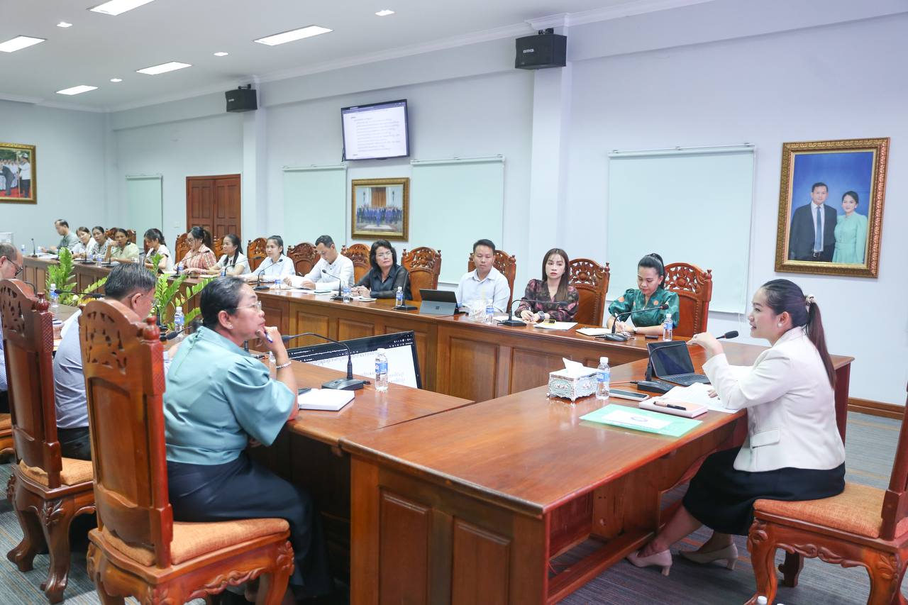 លោកជំទាវ ទេស ផល្លីន អញ្ជើញដឹកនាំកិច្ចប្រជុំតម្រង់ទិសការងារ ...